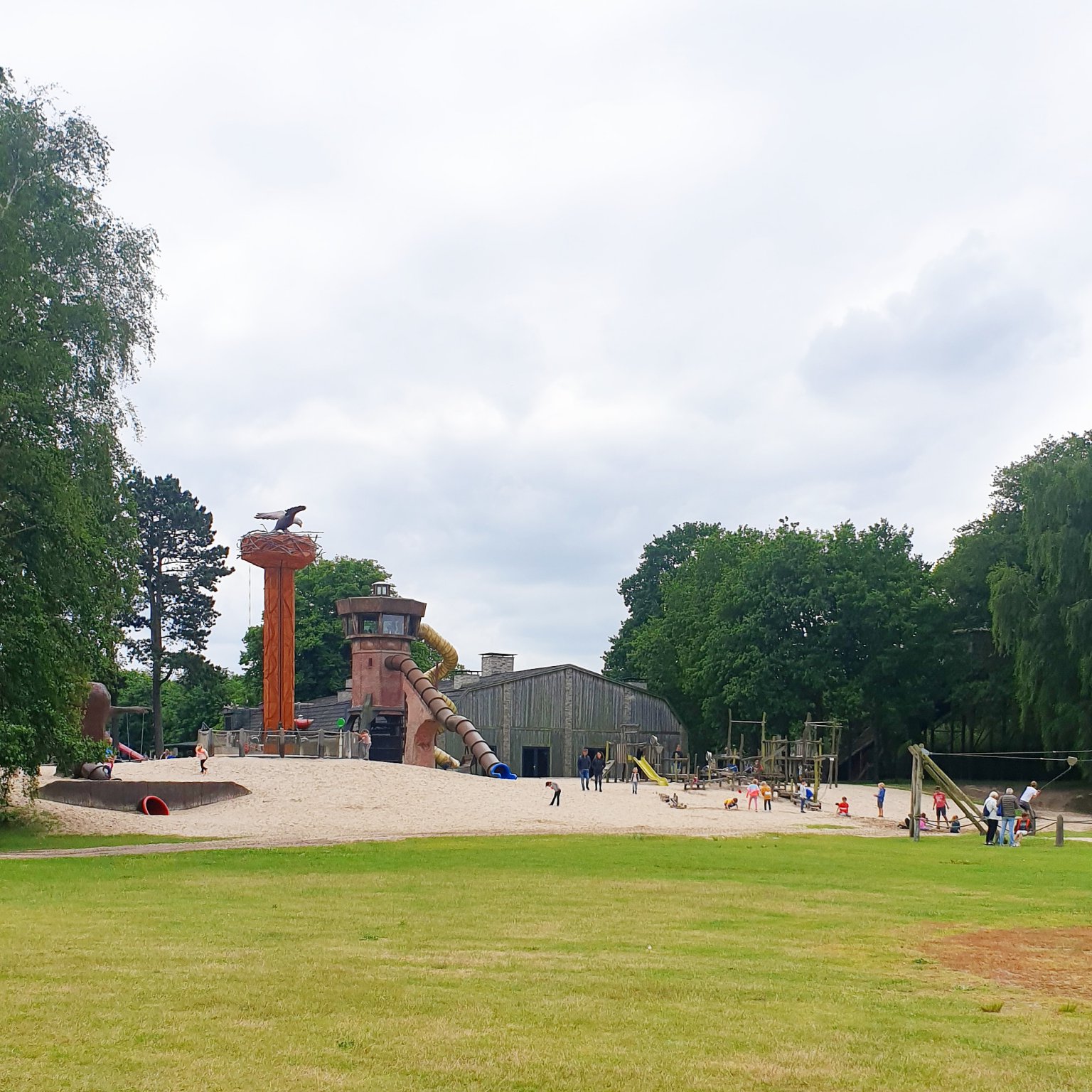Oud Valkeveen review: sfeervolle kruising tussen pretpark en speeltuin ...