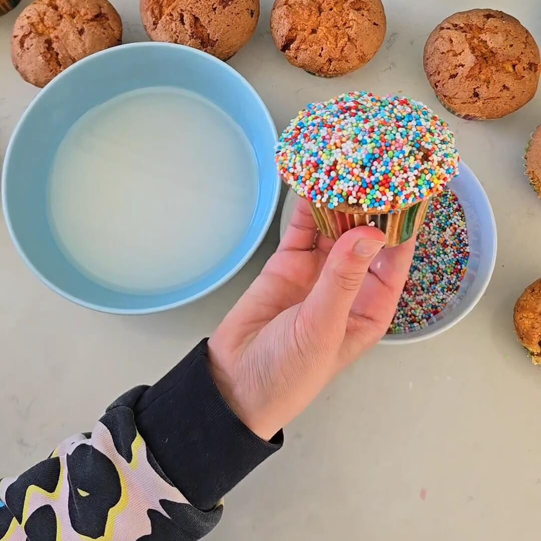 Bloemen cupcakes: recept met discodip en Smarties - Leuk met kids Leuk ...
